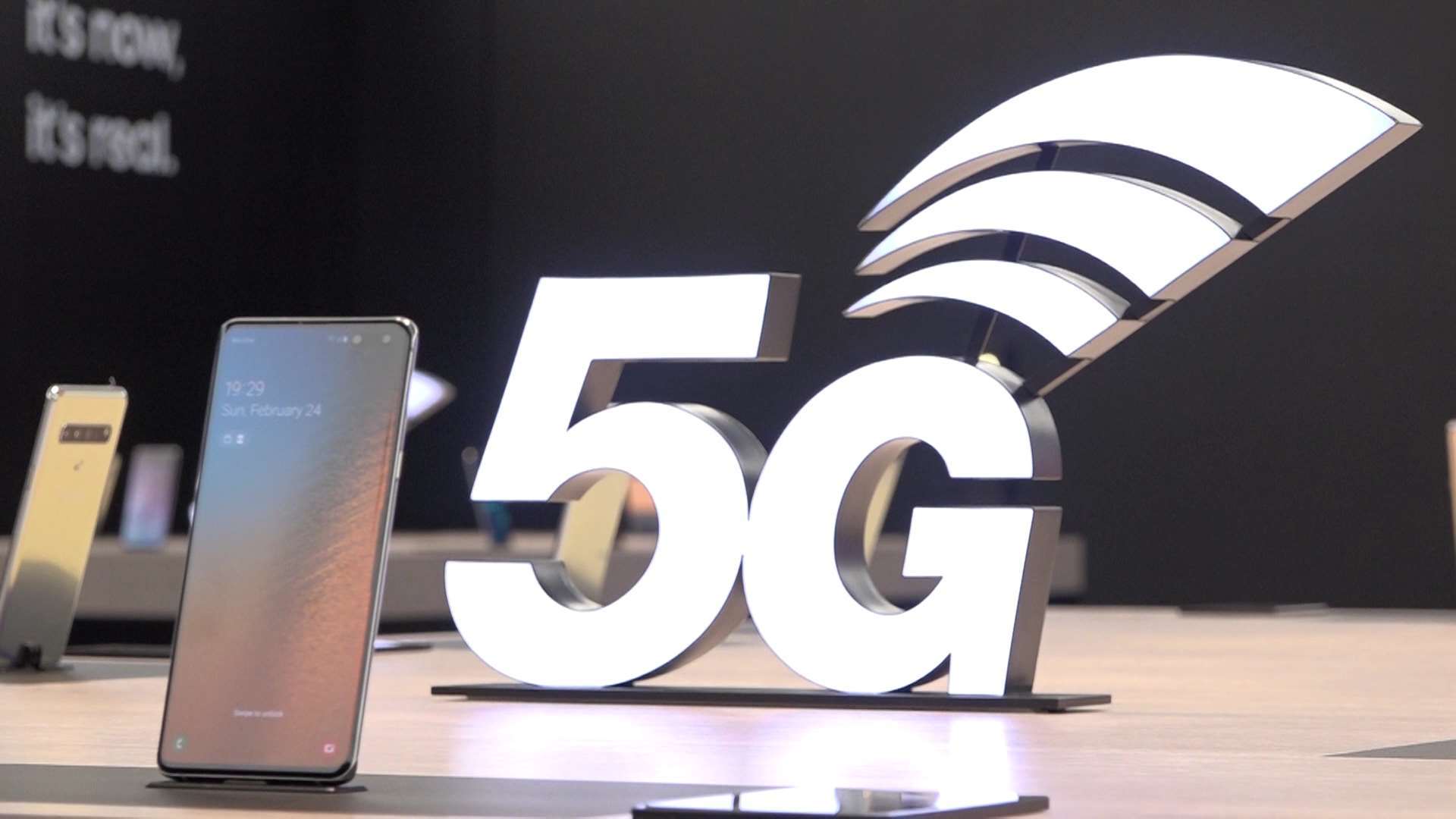 삼성전자가 끌고 KT가 밀고…5G 관련주 ‘방긋’ - SBS Biz