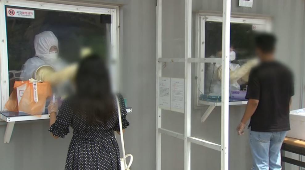 코로나 확진자 800명 육박…서울·수도권 확진자 급증 - SBS Biz