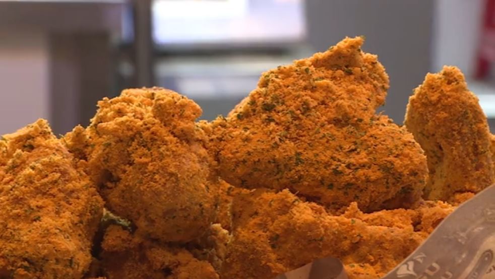 ‘뿌링클 콤보’ 2천원 인상…bhc치킨, 8년 만에 가격 올린다 - SBS Biz