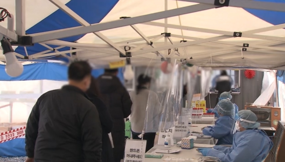 신규 확진 2만2907명 최다…고위험군만 PCR 검사 - SBS Biz