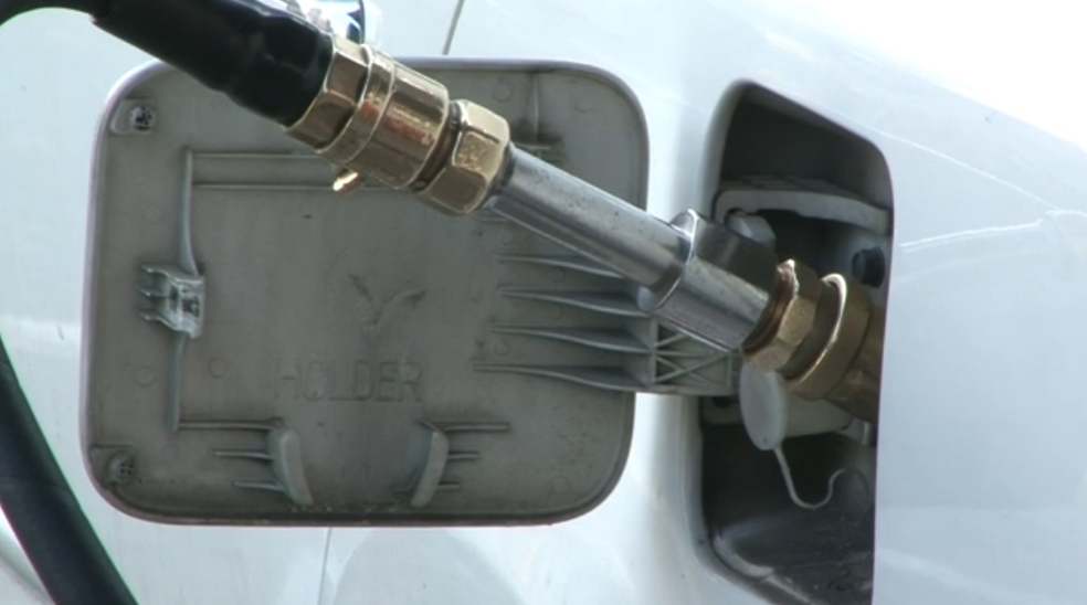 국제유가 배럴당 130달러 돌파…LPG 관련주 ‘상승’ - SBS Biz