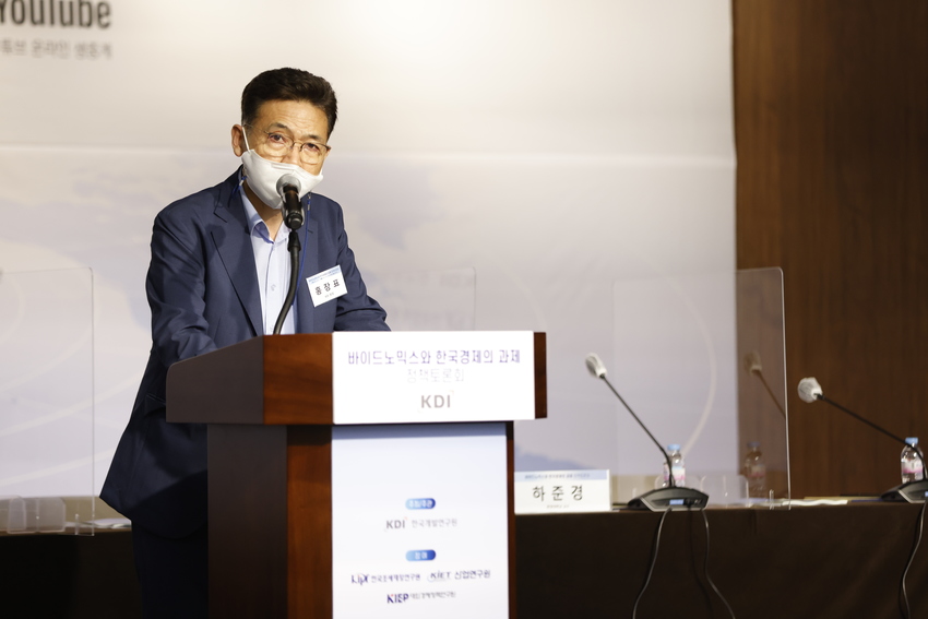 홍장표 "다른 의견에 귀 닫는다면 KDI 원장 남을 이유 없다" - SBS Biz