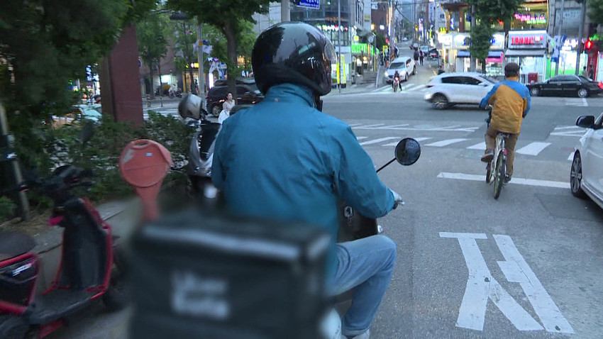 월급쟁이 4명 중 1명 월급 200만 원 안 됐다…배달원 45만 명 돌파 - SBS Biz