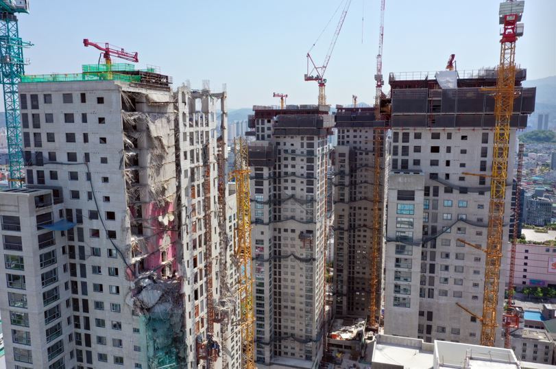 HDC현산, 광주 화정아이파크 계약자에 2630억원 지원 - SBS Biz