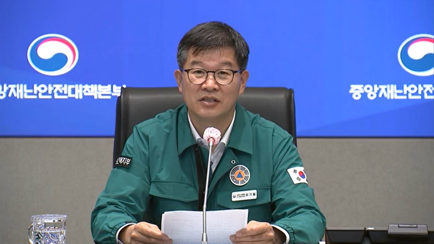 방역 조치 줄줄이 해제…입국 후 PCR검사·요양병원 대면 면회 허용 - SBS Biz