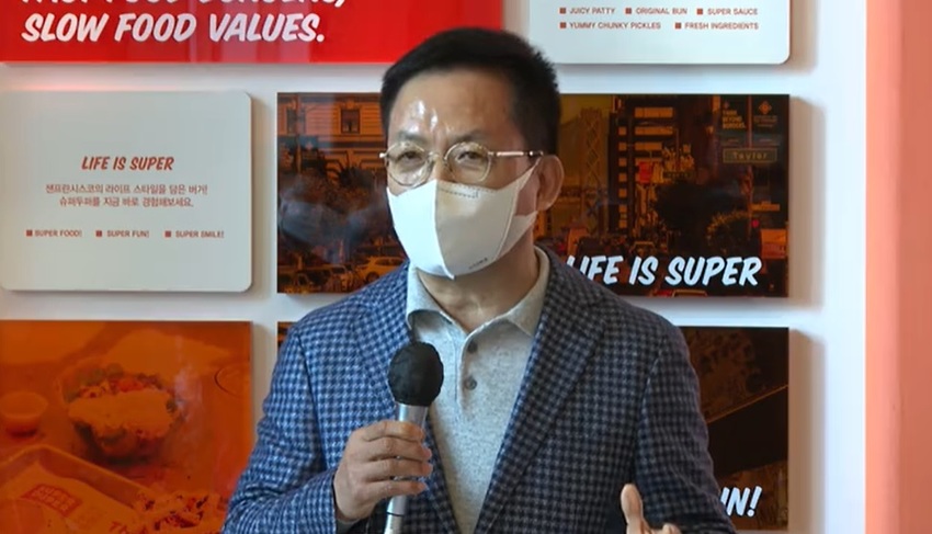 상생 의지 다진 bhc 임금옥 "점주의견 수용, 종합적 검토 중" - SBS Biz