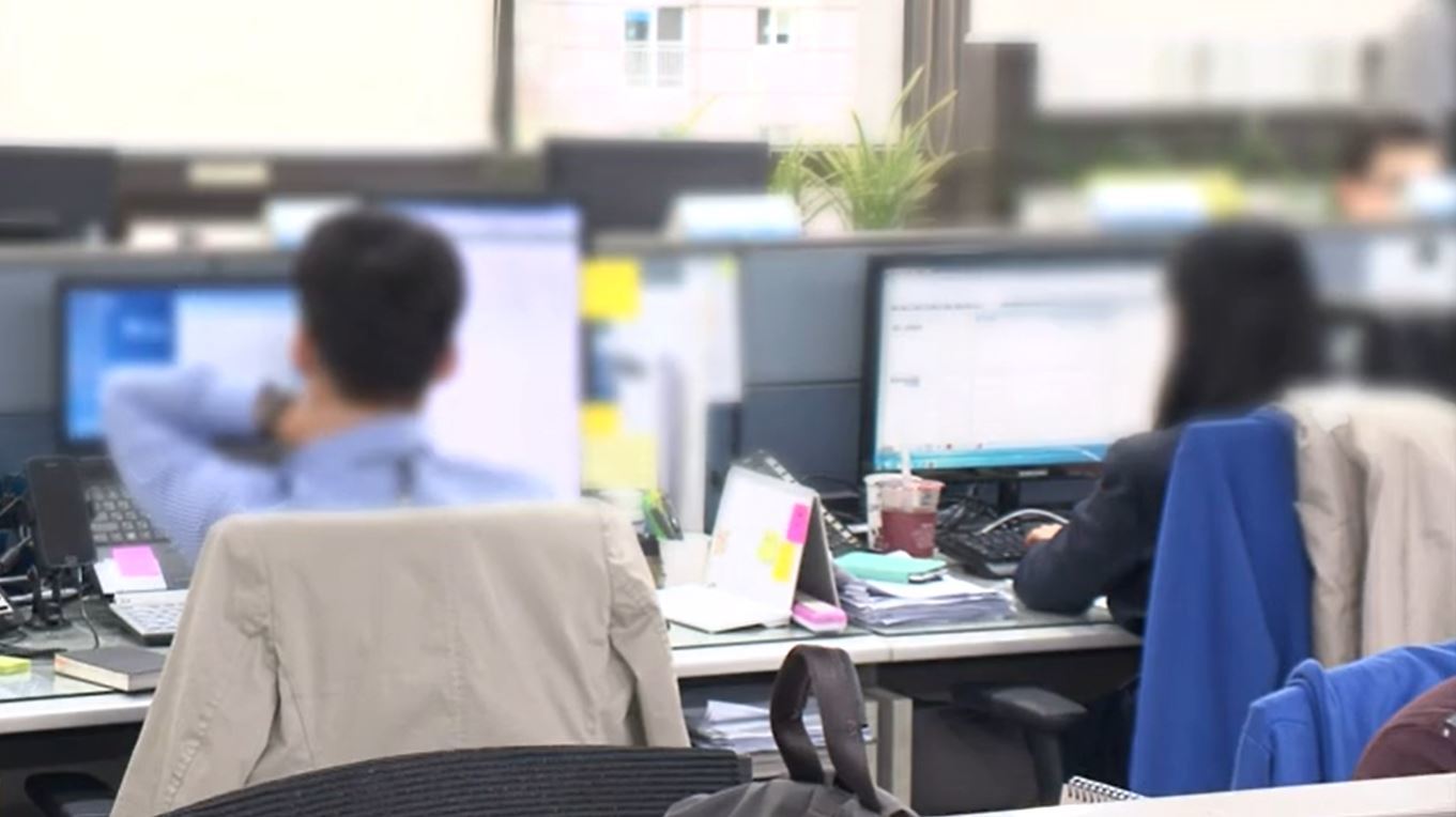 주 52시간제 유연하게 바꾼다…'휴가저축' 검토 - SBS Biz