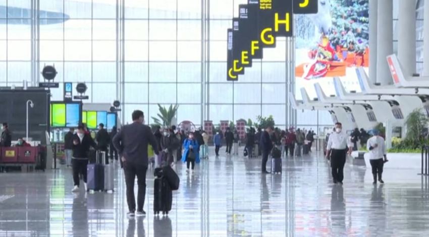 오늘부터 모든 중국발 입국자 PCR 검사…입국전 검사는 5일부터 - SBS Biz