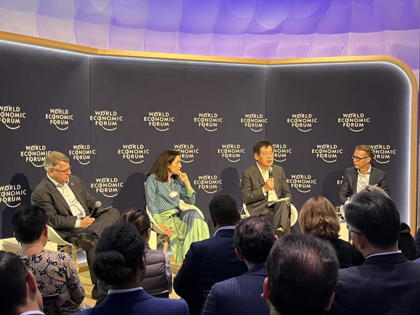 신학철 LG화학 부회장, 다보스포럼 산업협의체 의장 선출 - SBS Biz