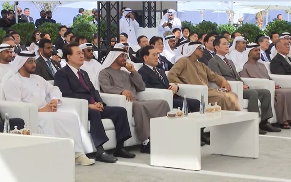 UAE, 韓에 300억 달러 투자 공식화…LG·한화 '배터리' 손잡는다 - SBS Biz