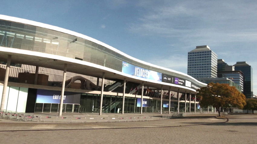 국회서 다시 보는 MWC…KT 'AI 로봇'부터 SKT 'UAM' 모형까지 - SBS Biz