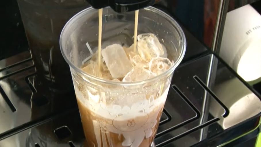 커피값 내린 CU, 텀블러 할인은 축소 '조삼모사' - SBS Biz