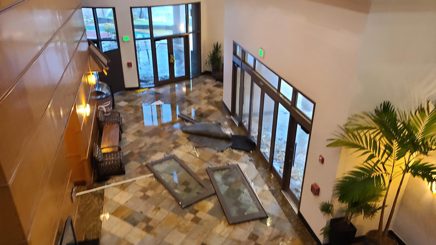 괌 여행 갔다가 '슈퍼 태풍'…한국 여행객 3000명 갇혔다 - SBS Biz