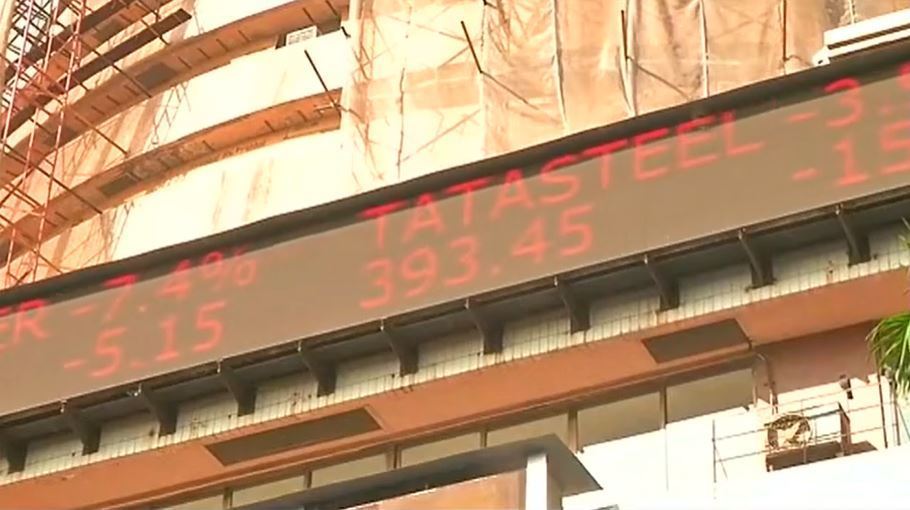 [손에 잡히는 재테크] '2600억' 뭉칫돈 몰렸다…수익률 독보적 1위는 'OO펀드'? - SBS Biz