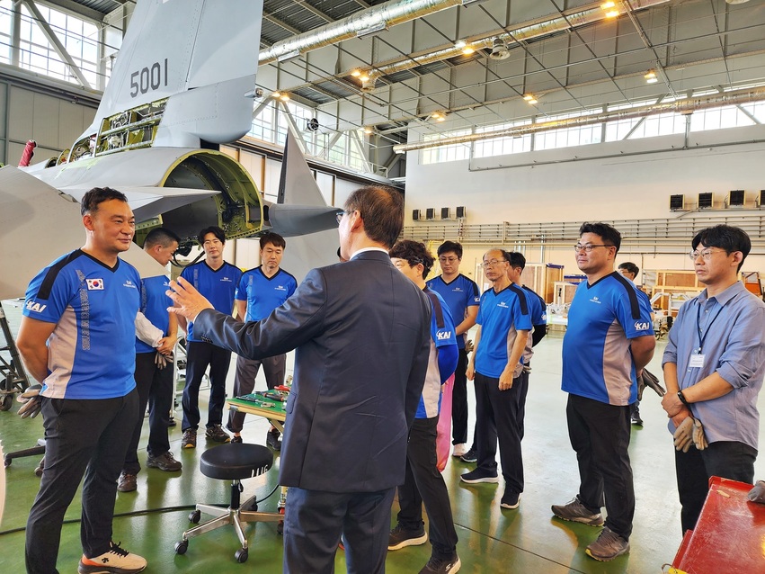 KAI, 폴란드에 FA-50GF 납품 시작…계약 10개월만 - SBS Biz