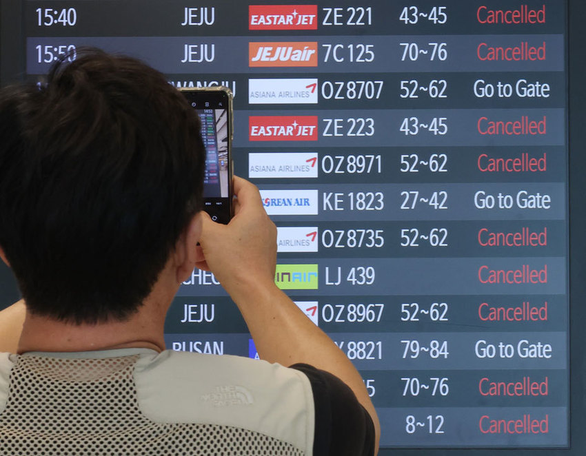 오늘 전국 항공편 452편 결항…뱃길도 완전히 끊겨 - SBS Biz