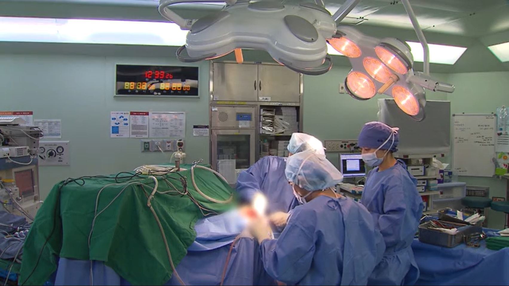 오늘부터 수술실 CCTV…'30일 보관' 효과는 글쎄 - SBS Biz