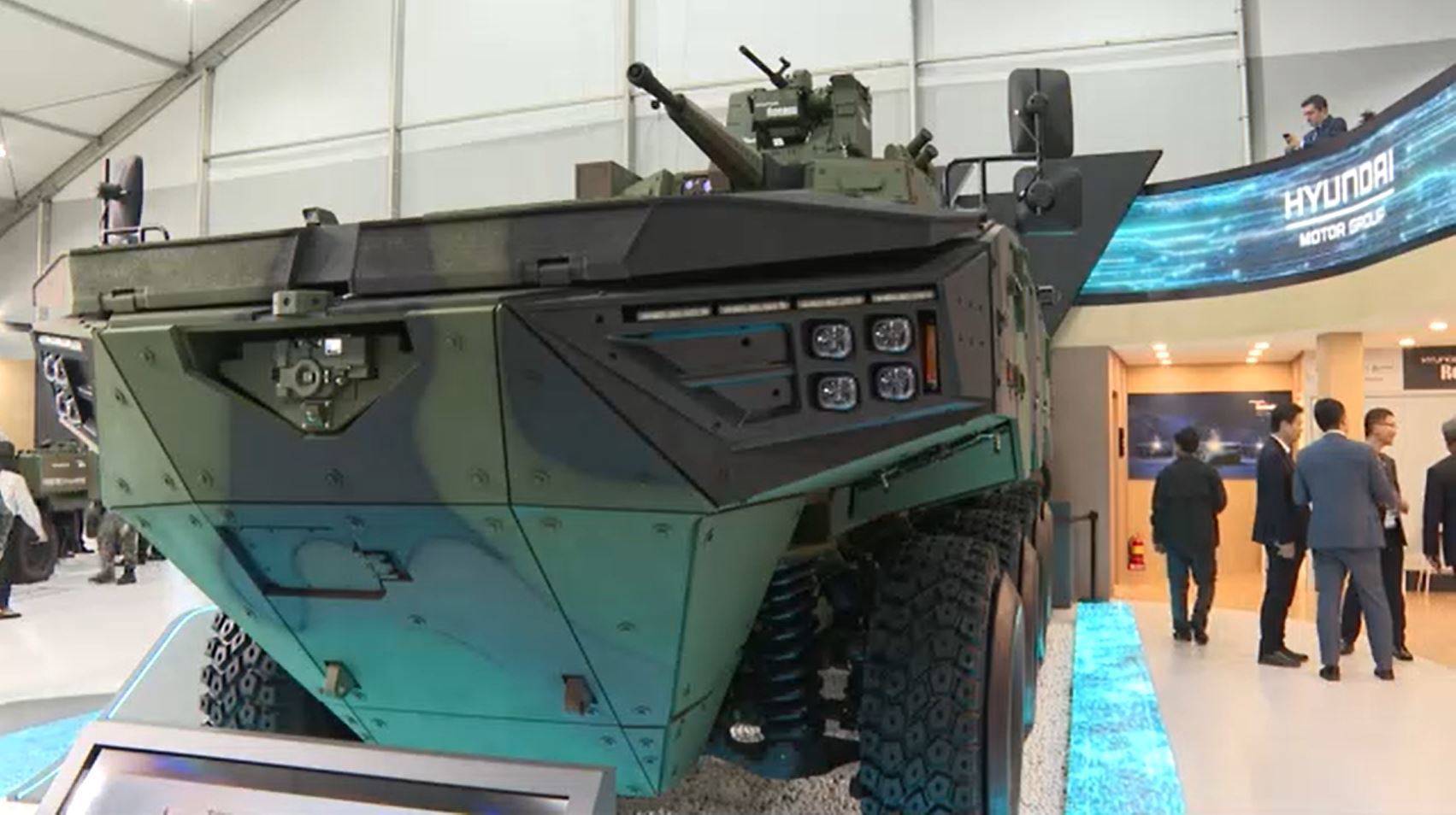 시속 2000km 전투기·100km 장갑차…K-방산 집결 - SBS Biz