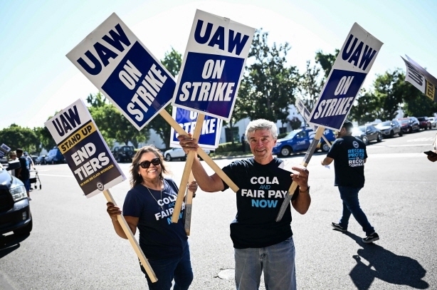 GM 노동자 5천 명 파업 돌입…UAW 파업 규모 커져 - SBS Biz