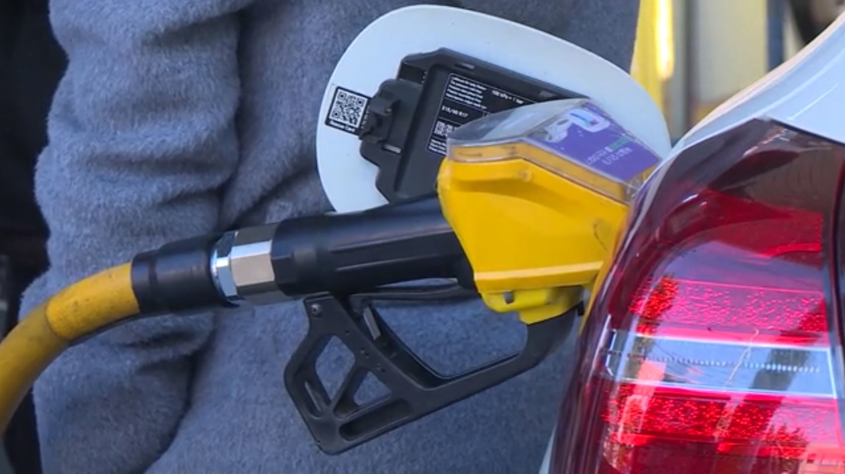 1500원대로 떨어진 휘발유…가득 채워야 할 때? - SBS Biz