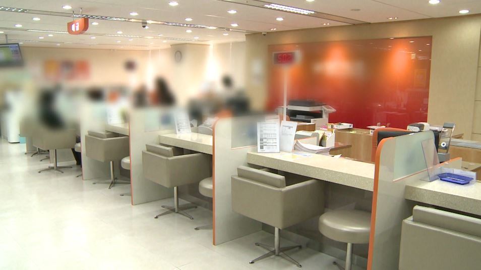 부동산 PF 살얼음…은행 연체율 빨간불에 당국도 바빠졌다 - SBS Biz