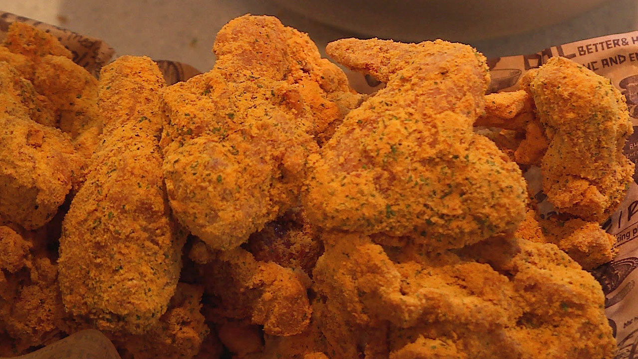 치킨값 올린 bhc…브라질산으로 언제 바꿨지? [유통팔달] - SBS Biz