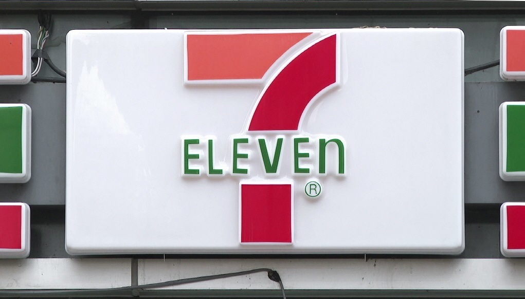 신동빈 특명에 세븐일레븐 ATM 매각…하이마트도? - SBS Biz
