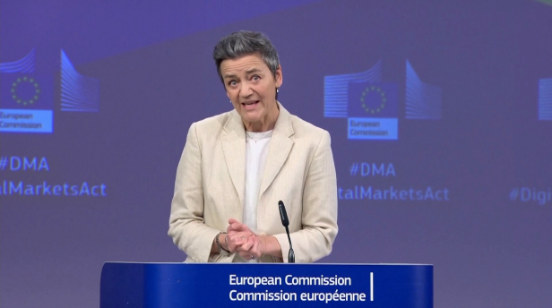 [글로벌 비즈] EU, 애플·구글 '인앱결제' 등 5가지 조항 위반 여부 조사 - SBS Biz