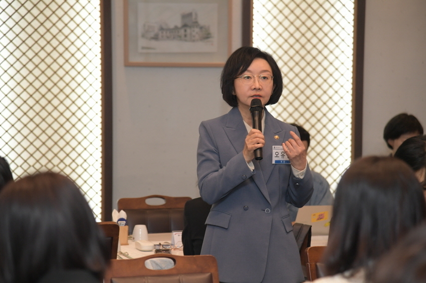 오유경 식약처장 "EU와 AI의료기기 협력" - SBS Biz