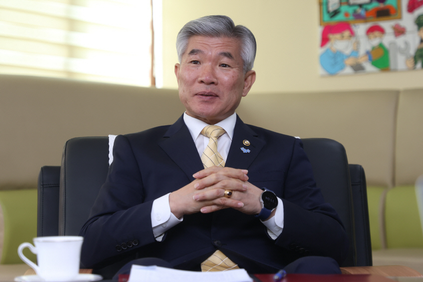 "BTS도 복무하는데"…병무청장, 체육·예술 병역특례 폐지 가능성 언급 - SBS Biz