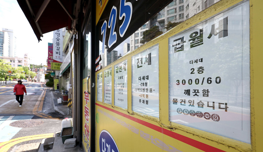 전국 아파트 중위 전셋값 9개월째 '쑥'…3.3㎡당 1천385만원 - SBS Biz