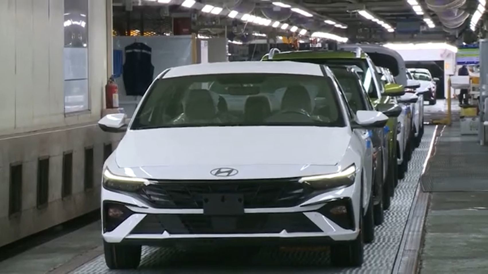 차 만들어도 안 팔려요…소비가 식었다 - SBS Biz