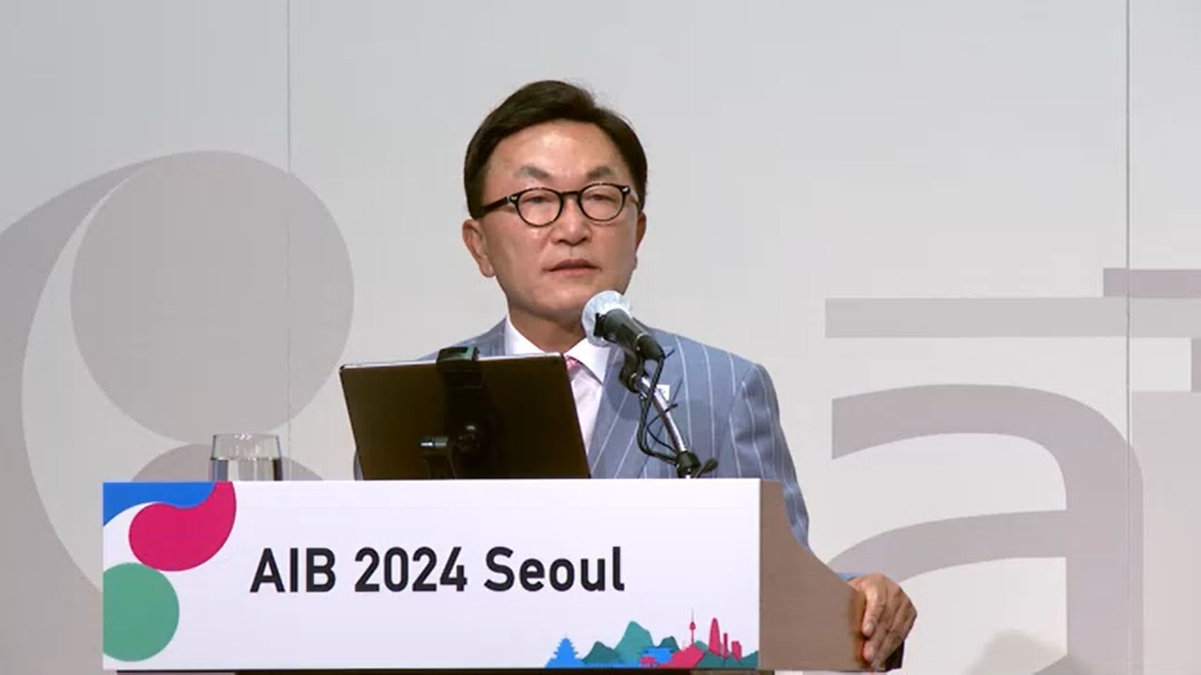 국제 최고경영자상 수상…박현주 회장 "AI, 금융의 미래 변화 해결책" - SBS Biz