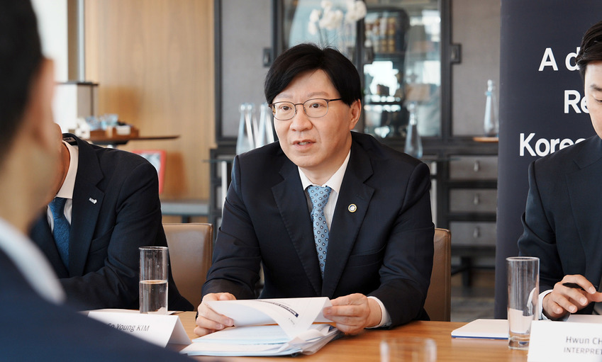 금융위 부위원장, 美SEC 상임위원과 면담…가상자산 규제 논의 - SBS Biz