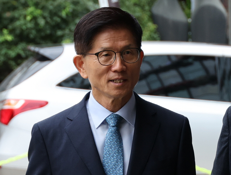 김문수 "외국인 근로자 임금 차등적용은 헌법에 배치" - SBS Biz