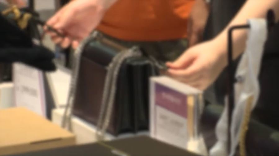 백화점서 1500만원 긁고 채무조정…신용카드 얌체족 막는다 - SBS Biz