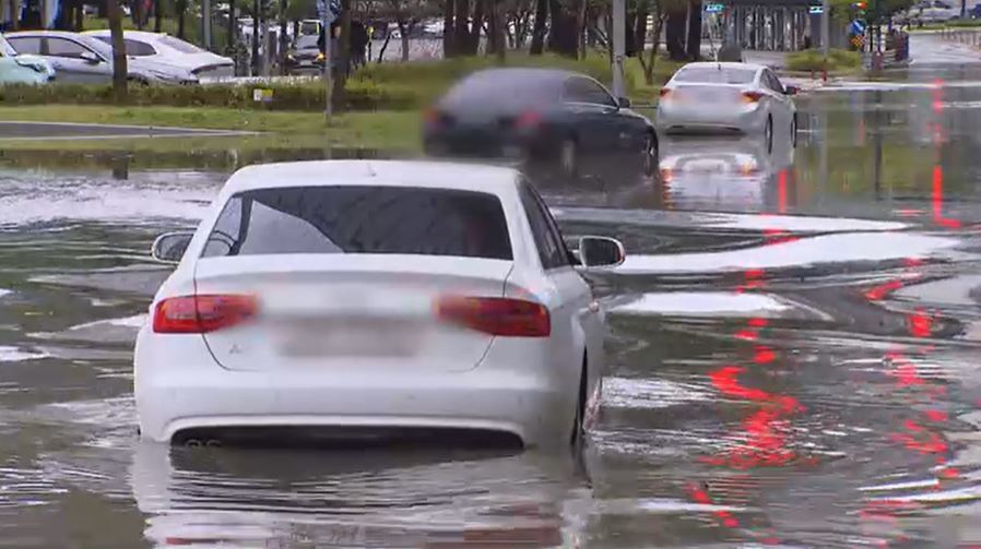 '물 폭탄'에 車보험 손해율도 초토화…7월 손해율 82.7% - SBS Biz