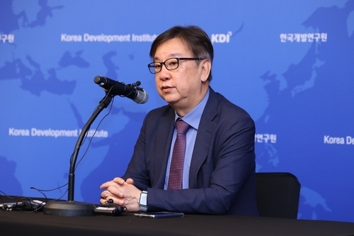 KDI원장 "정치 불안에 국내투자 꺼리는 부정적 영향 불가피" - SBS Biz