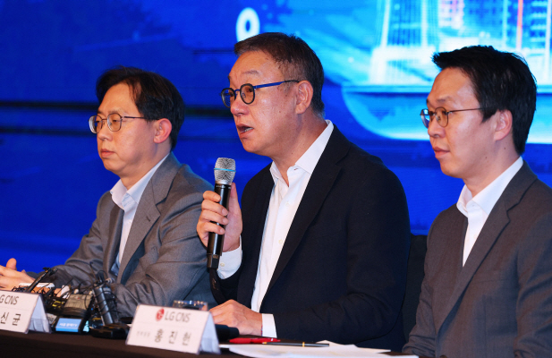 LG CNS, AI 인재 영입…글로벌 'AX 기업' 전환 박차 - SBS Biz