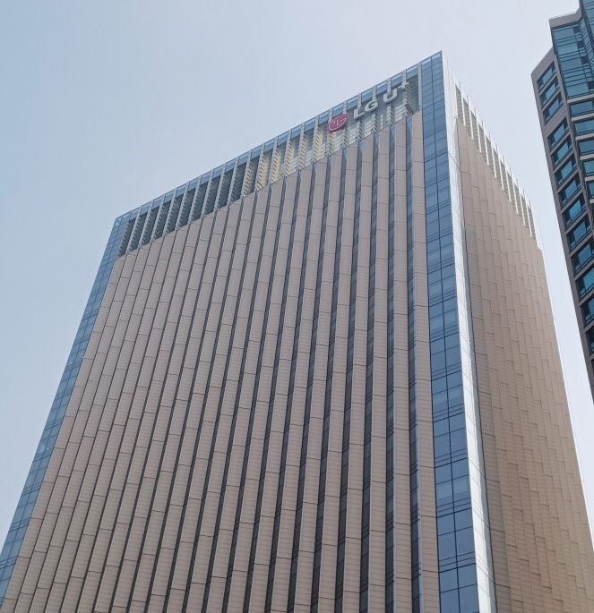 LG U+ '익시오' 중동 진출…현지 통신사 자인그룹 맞손 - SBS Biz