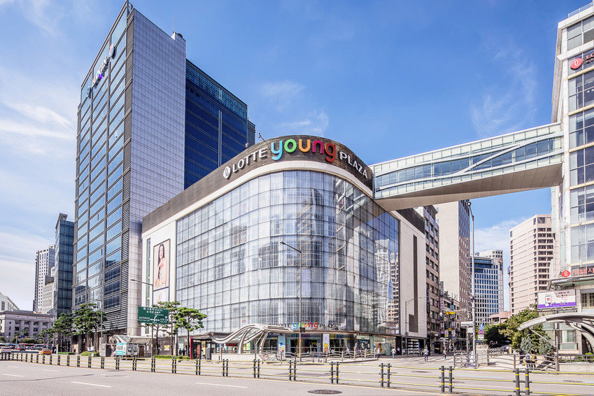 롯데百 본점 영플라자, 다음달 전면 리뉴얼…"글로벌 1020세대 공략" - SBS Biz