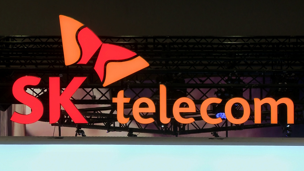 '해킹 사태' SKT, 2분기 어닝 쇼크…하반기도 첩첩산중 - SBS Biz