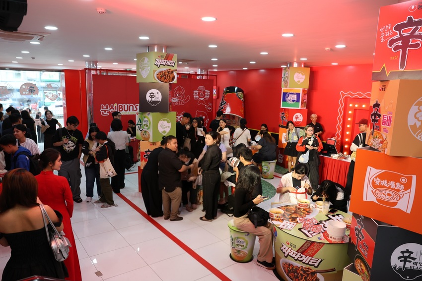 농심, 베트남에 '신라면 분식' 오픈…글로벌 3호점 - SBS Biz