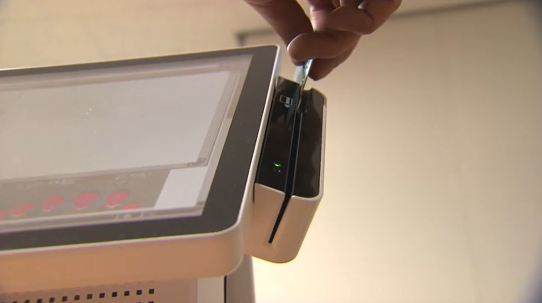 고환율에도 플렉스…3분기 해외 카드사용액 '사상 최대'