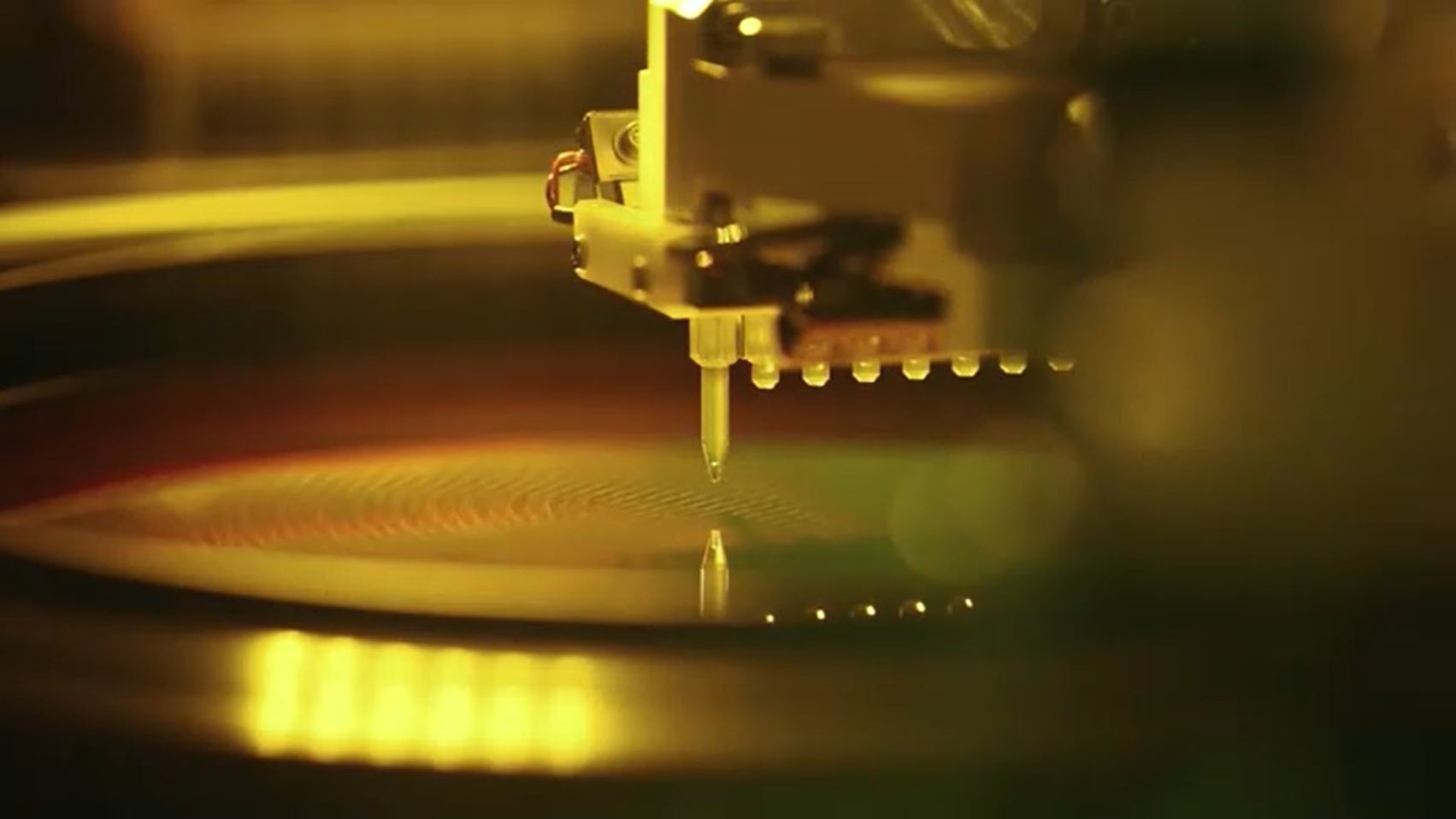 반도체 슈퍼사이클 덕본다…내년 韓 성장률 2% 넘는다